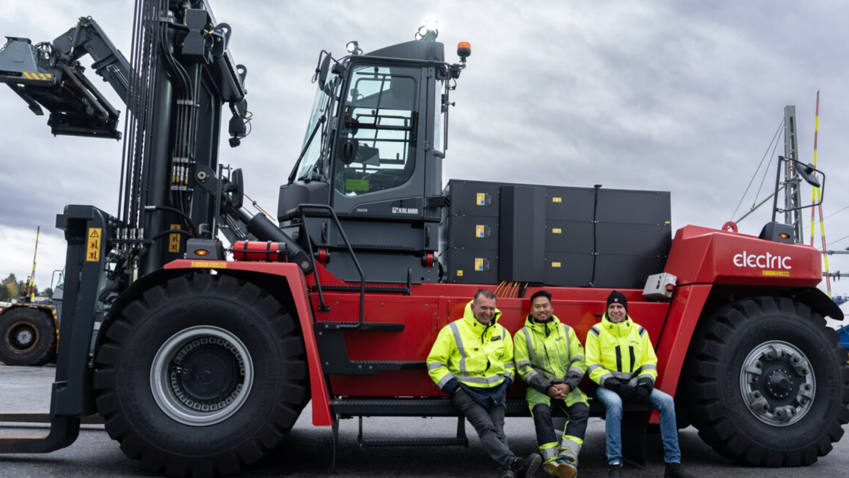 Kalmar delivers heavy electric forklifts to Norway’s Norway’s leading ...
