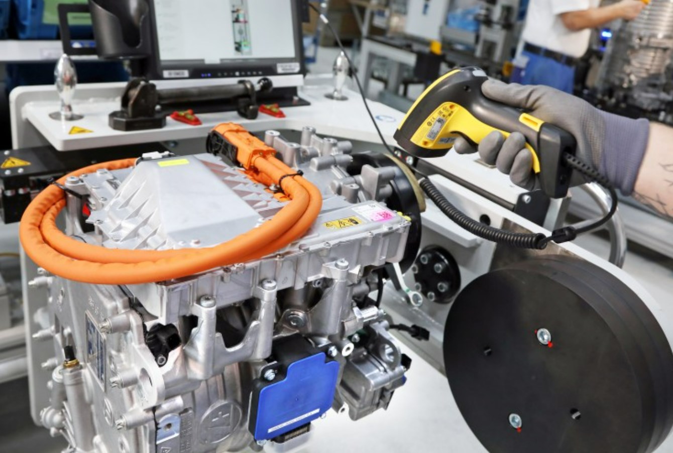 ZF produces 1,000th ‘CeTrax lite’, its electric drive for light ...
